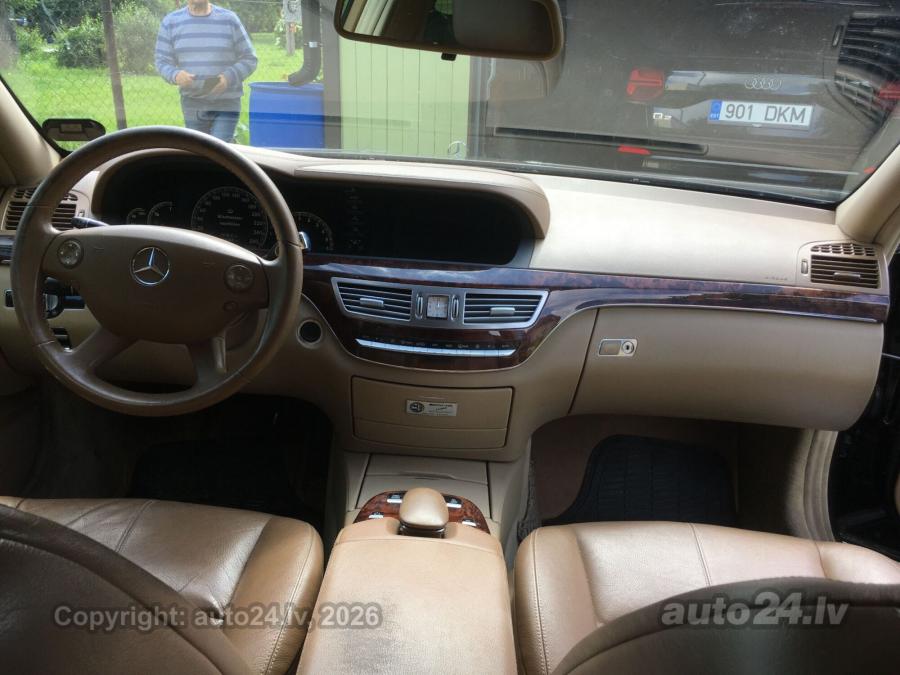 Melns Mercedes-Benz S-Class 2007 Tallina, ar dzinēja tilpumu 3.00 L un nobraukumu 353 tūkst. km par 9990 €, foto 13 vietnē AUTOMOTO.COM.LV