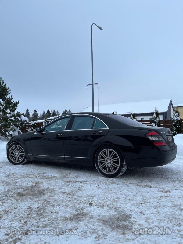 Black Mercedes-Benz S-Class 2008 in Tallinn, with an engine capacity of 4.70 L and mileage of 297 thousand km for 8500 €, photo 2 on AUTOMOTO.COM.LV