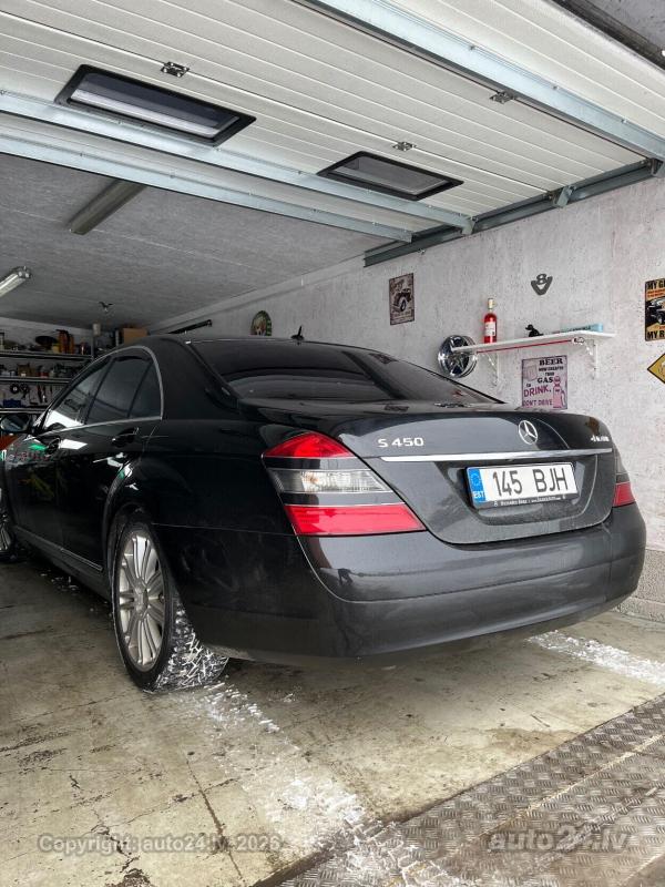 Black Mercedes-Benz S-Class 2008 in Tallinn, with an engine capacity of 4.70 L and mileage of 297 thousand km for 8500 €, photo 5 on AUTOMOTO.COM.LV