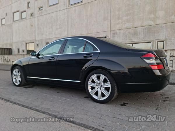 Black Mercedes-Benz S-Class 2008 in Tallinn, with an engine capacity of 3.00 L and mileage of 306 thousand km for 6300 €, photo 2 on AUTOMOTO.COM.LV