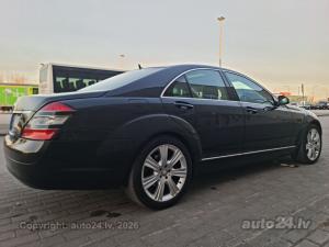 Black Mercedes-Benz S-Class 2008 in Tallinn, with an engine capacity of 3.00 L and mileage of 306 thousand km for 6300 €, photo 4 on AUTOMOTO.COM.LV