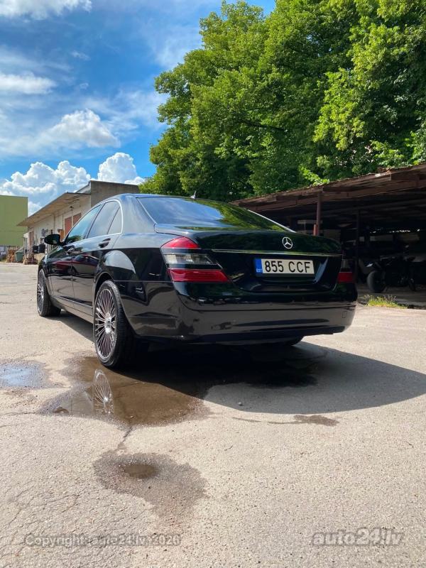 Melns Mercedes-Benz S-Class 2008 Tallina, ar dzinēja tilpumu 3.00 L un nobraukumu 411 tūkst. km par 10912 €, foto 4 vietnē AUTOMOTO.COM.LV