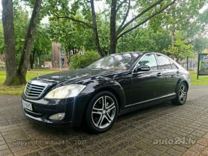 Melns Mercedes-Benz S-Class 2008 Tallina, ar dzinēja tilpumu 3.00 L un nobraukumu 321 tūkst. km par 6390 €, foto  vietnē AUTOMOTO.COM.LV