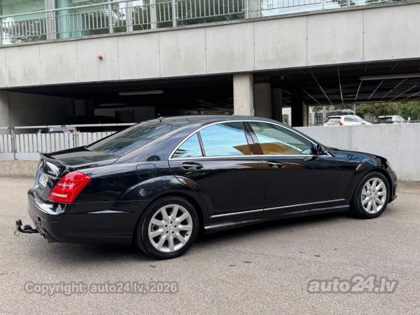 Mercedes-Benz S-Class 2008 Tallina vietnē Melns Mercedes-Benz S-Class 2008 Tallina, ar dzinēja tilpumu 4.00 L un nobraukumu 298 tūkst. km par 6900 €, foto 8 vietnē AUTOMOTO.COM.LV