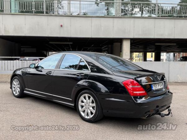 Mercedes-Benz S-Class 2008 Tallina vietnē Melns Mercedes-Benz S-Class 2008 Tallina, ar dzinēja tilpumu 4.00 L un nobraukumu 298 tūkst. km par 6900 €, foto 11 vietnē AUTOMOTO.COM.LV