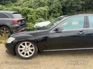 Black Mercedes-Benz S-Class 2008 in Tallinn, with an engine capacity of 5.50 L and mileage of 68 thousand km for 8699 €, photo 3 on AUTOMOTO.COM.LV