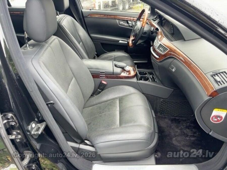 Black Mercedes-Benz S-Class 2008 in Tallinn, with an engine capacity of 5.50 L and mileage of 68 thousand km for 8699 €, photo 11 on AUTOMOTO.COM.LV