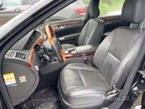 Black Mercedes-Benz S-Class 2008 in Tallinn, with an engine capacity of 5.50 L and mileage of 68 thousand km for 8699 €, photo 12 on AUTOMOTO.COM.LV