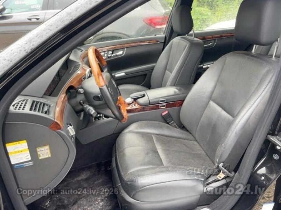 Black Mercedes-Benz S-Class 2008 in Tallinn, with an engine capacity of 5.50 L and mileage of 68 thousand km for 8699 €, photo 12 on AUTOMOTO.COM.LV