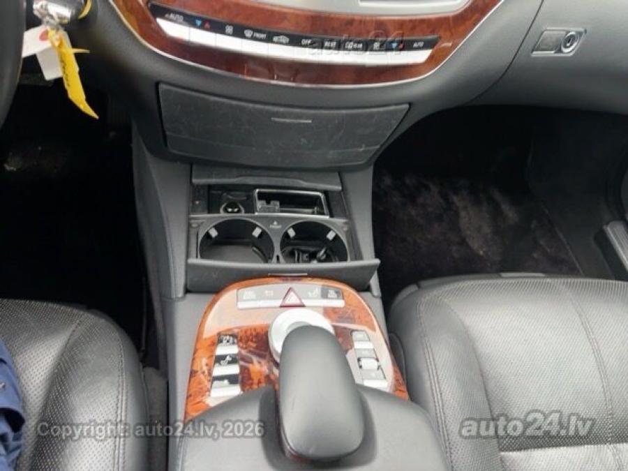 Black Mercedes-Benz S-Class 2008 in Tallinn, with an engine capacity of 5.50 L and mileage of 68 thousand km for 8699 €, photo 14 on AUTOMOTO.COM.LV