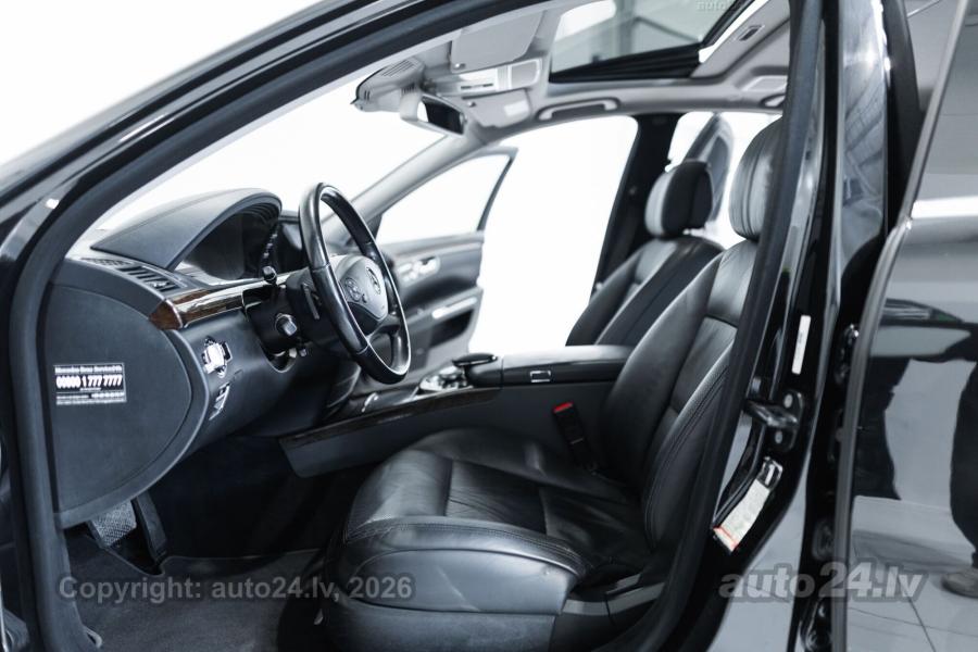 Melns Mercedes-Benz S-Class 2009 Tallina, ar dzinēja tilpumu 4.70 L un nobraukumu 280 tūkst. km par 9990 €, foto 14 vietnē AUTOMOTO.COM.LV