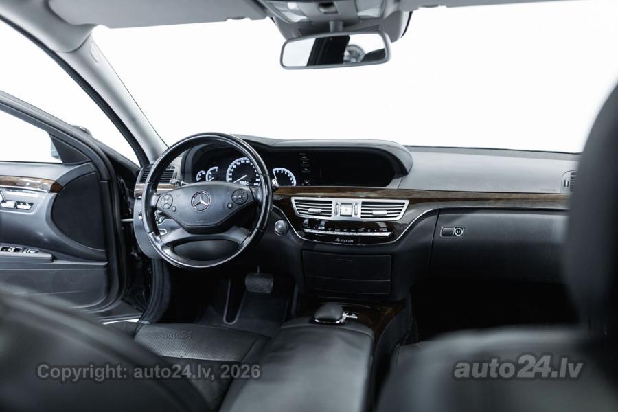 Melns Mercedes-Benz S-Class 2009 Tallina, ar dzinēja tilpumu 4.70 L un nobraukumu 280 tūkst. km par 9990 €, foto 16 vietnē AUTOMOTO.COM.LV