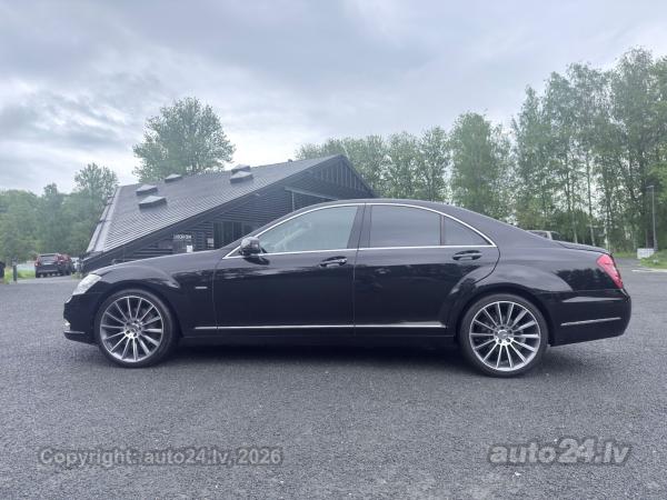Melns Mercedes-Benz S-Class 2009 Tartu, ar dzinēja tilpumu 3.00 L un nobraukumu 341 tūkst. km par 12900 €, foto 7 vietnē AUTOMOTO.COM.LV