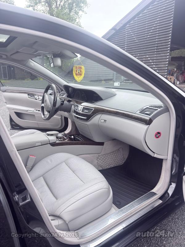 Melns Mercedes-Benz S-Class 2009 Tartu, ar dzinēja tilpumu 3.00 L un nobraukumu 341 tūkst. km par 12900 €, foto 9 vietnē AUTOMOTO.COM.LV
