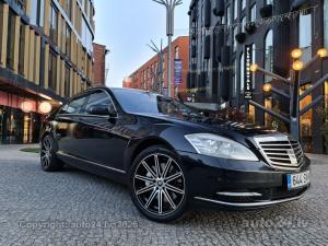 Black Mercedes-Benz S-Class 2009 in Tallinn, with an engine capacity of 5.50 L and mileage of 406 thousand km for 11500 €, photo  on AUTOMOTO.COM.LV