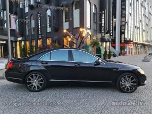 Black Mercedes-Benz S-Class 2009 in Tallinn, with an engine capacity of 5.50 L and mileage of 406 thousand km for 11500 €, photo 7 on AUTOMOTO.COM.LV