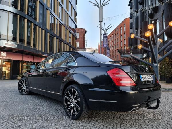 Black Mercedes-Benz S-Class 2009 in Tallinn, with an engine capacity of 5.50 L and mileage of 406 thousand km for 11500 €, photo 6 on AUTOMOTO.COM.LV