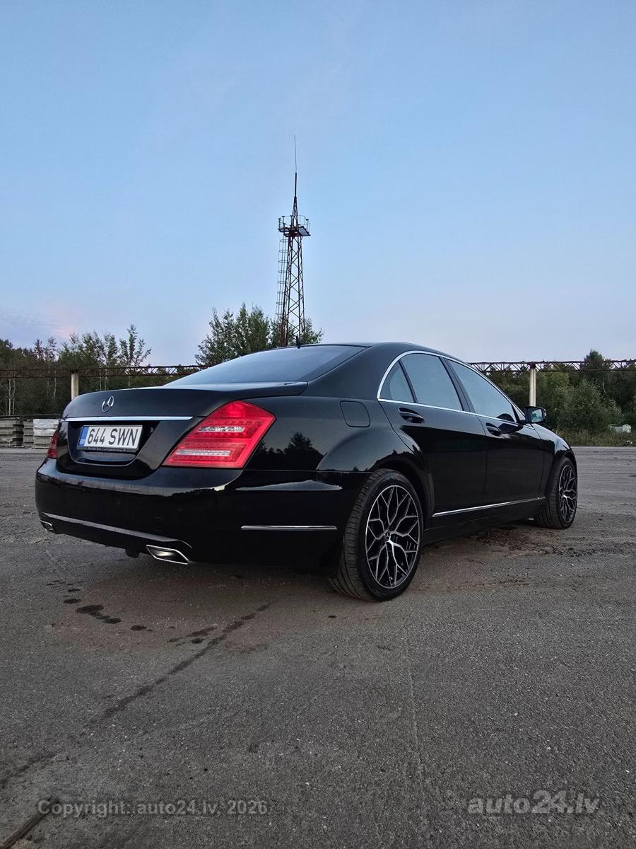 Black Mercedes-Benz S-Class 2009 in Tallinn, with an engine capacity of 5.50 L and mileage of 406 thousand km for 11500 €, photo 20 on AUTOMOTO.COM.LV