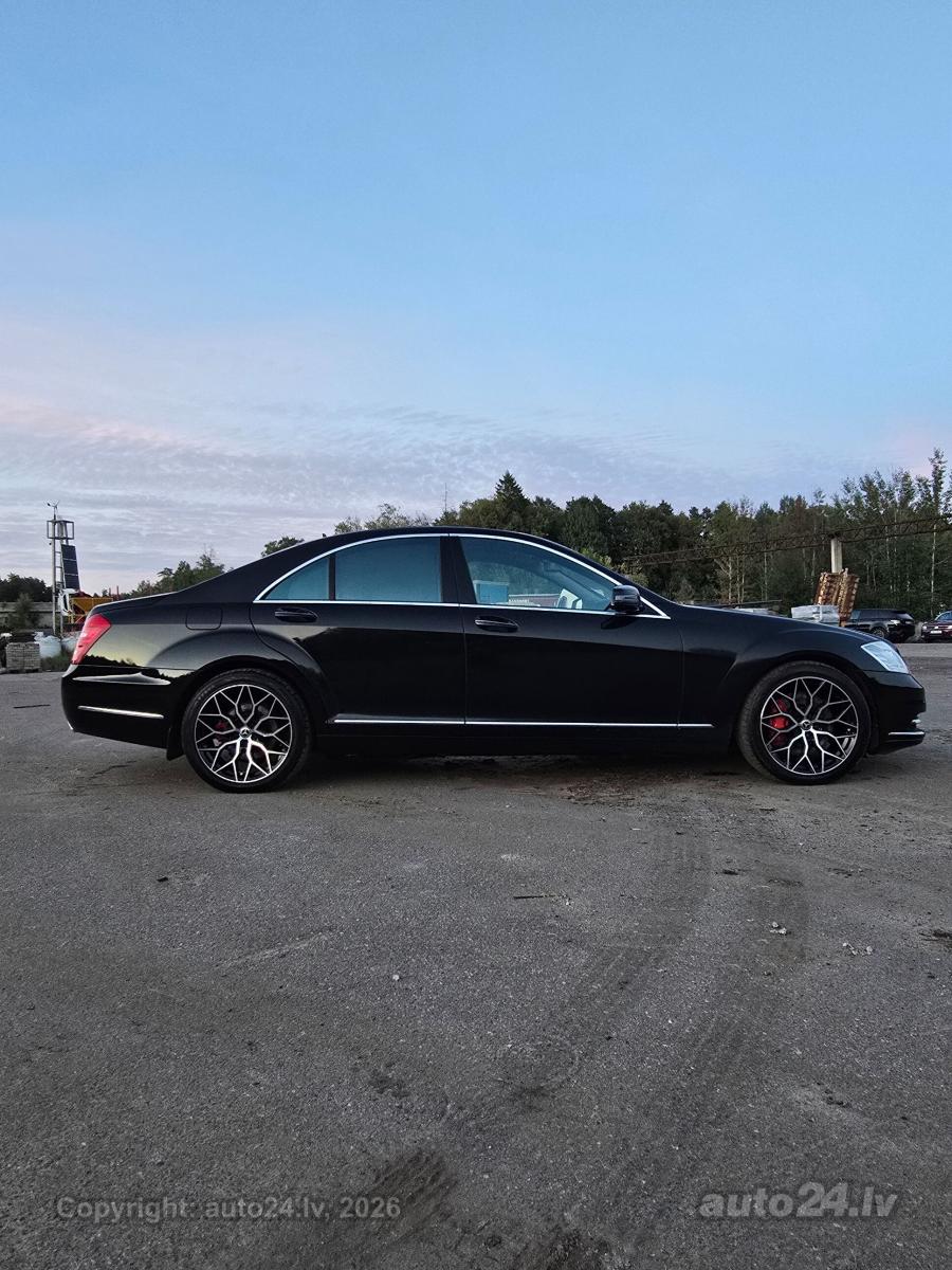 Black Mercedes-Benz S-Class 2009 in Tallinn, with an engine capacity of 5.50 L and mileage of 406 thousand km for 11500 €, photo 26 on AUTOMOTO.COM.LV