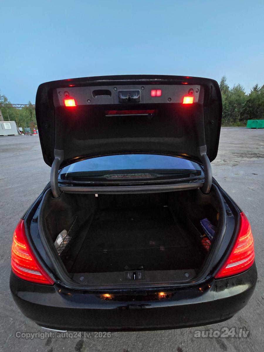 Black Mercedes-Benz S-Class 2009 in Tallinn, with an engine capacity of 5.50 L and mileage of 406 thousand km for 11500 €, photo 49 on AUTOMOTO.COM.LV