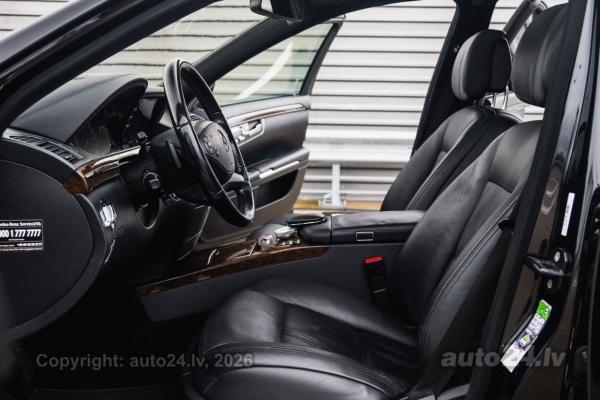Black Mercedes-Benz S-Class 2009 in Tallinn, with an engine capacity of 4.70 L and mileage of 281 thousand km for 12500 €, photo 10 on AUTOMOTO.COM.LV
