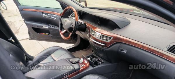 Mercedes-Benz S-Class 2009 Tallina vietnē Melns Mercedes-Benz S-Class 2009 Tallina, ar dzinēja tilpumu 3.00 L un nobraukumu 385 tūkst. km par 6500 €, foto 8 vietnē AUTOMOTO.COM.LV
