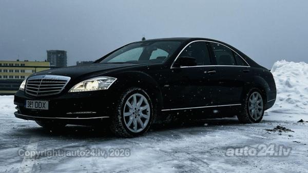 Melns Mercedes-Benz S-Class 2010 Tallina, ar dzinēja tilpumu 3.00 L un nobraukumu 244 tūkst. km par 14999 €, foto 1 vietnē AUTOMOTO.COM.LV