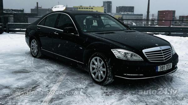 Melns Mercedes-Benz S-Class 2010 Tallina, ar dzinēja tilpumu 3.00 L un nobraukumu 244 tūkst. km par 14999 €, foto 4 vietnē AUTOMOTO.COM.LV
