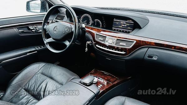 Melns Mercedes-Benz S-Class 2010 Tallina, ar dzinēja tilpumu 3.00 L un nobraukumu 244 tūkst. km par 14999 €, foto 9 vietnē AUTOMOTO.COM.LV