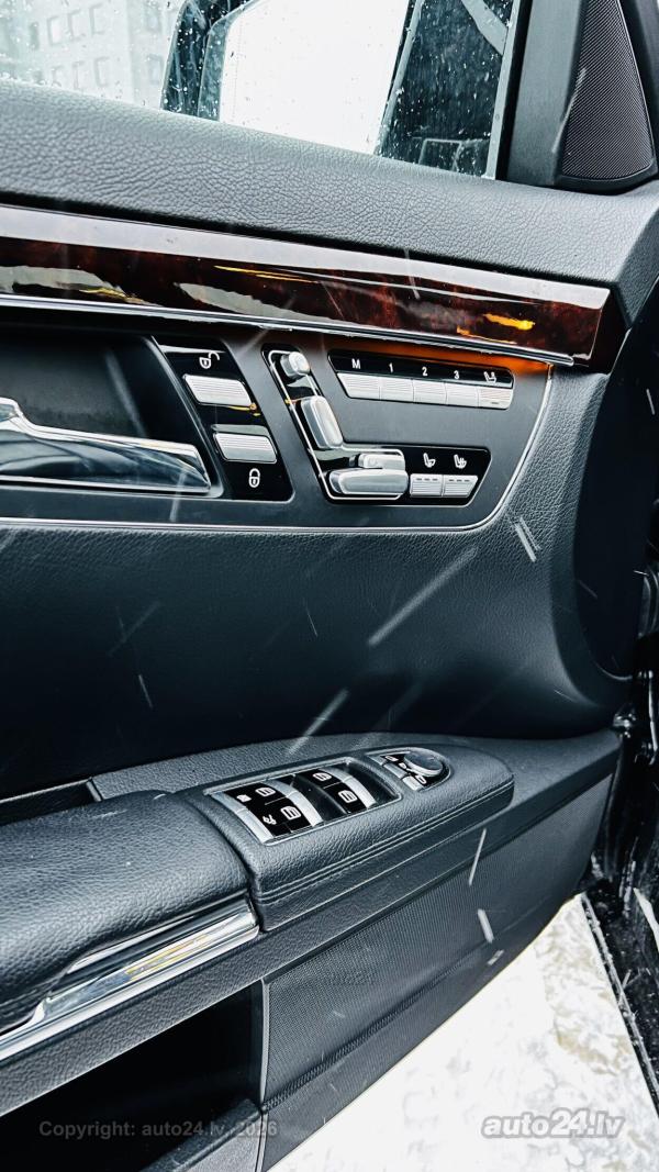 Melns Mercedes-Benz S-Class 2010 Tallina, ar dzinēja tilpumu 3.00 L un nobraukumu 244 tūkst. km par 14999 €, foto 11 vietnē AUTOMOTO.COM.LV