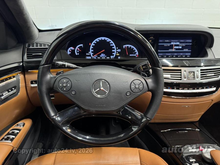 Black Mercedes-Benz S-Class 2010 in Tallinn, with an engine capacity of 5.50 L and mileage of 160 thousand km for 24995 €, photo 14 on AUTOMOTO.COM.LV