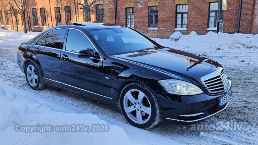 Black Mercedes-Benz S-Class 2010 in Tallinn, with an engine capacity of 3.00 L and mileage of 231 thousand km for 13800 €, photo 4 on AUTOMOTO.COM.LV