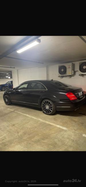 Melns Mercedes-Benz S-Class 2010 Tallina, ar dzinēja tilpumu 3.50 L un nobraukumu 146 tūkst. km par 12500 €, foto 2 vietnē AUTOMOTO.COM.LV