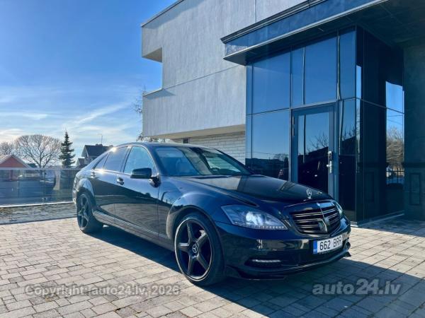 Black Mercedes-Benz S-Class 2010 in Tallinn, with an engine capacity of 3.00 L and mileage of 297 thousand km for 11000 €, photo 1 on AUTOMOTO.COM.LV