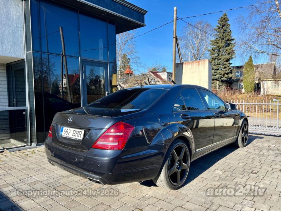 Черный Мерседес С Класс 2010 в Таллин, объемом двигателя 3.00 л и пробегом 297 тыс. км за 11000 €, фото 3 на AUTOMOTO.COM.LV