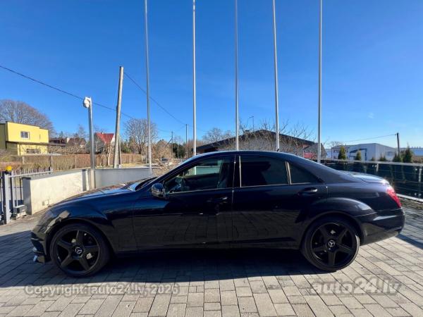 Black Mercedes-Benz S-Class 2010 in Tallinn, with an engine capacity of 3.00 L and mileage of 297 thousand km for 11000 €, photo 5 on AUTOMOTO.COM.LV