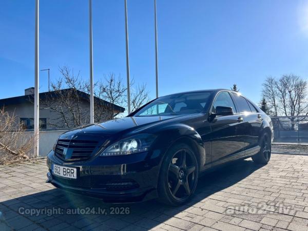 Black Mercedes-Benz S-Class 2010 in Tallinn, with an engine capacity of 3.00 L and mileage of 297 thousand km for 11000 €, photo 6 on AUTOMOTO.COM.LV
