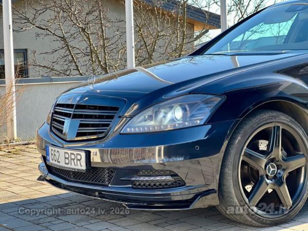 Black Mercedes-Benz S-Class 2010 in Tallinn, with an engine capacity of 3.00 L and mileage of 297 thousand km for 11000 €, photo 7 on AUTOMOTO.COM.LV