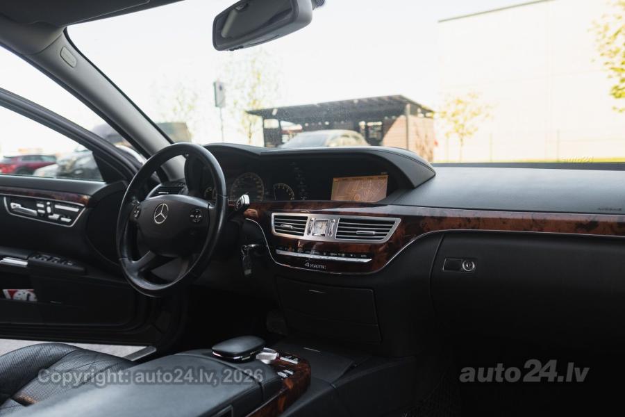 Melns Mercedes-Benz S-Class 2010 Tallina, ar dzinēja tilpumu 3.00 L un nobraukumu 394 tūkst. km par 7770 €, foto 6 vietnē AUTOMOTO.COM.LV