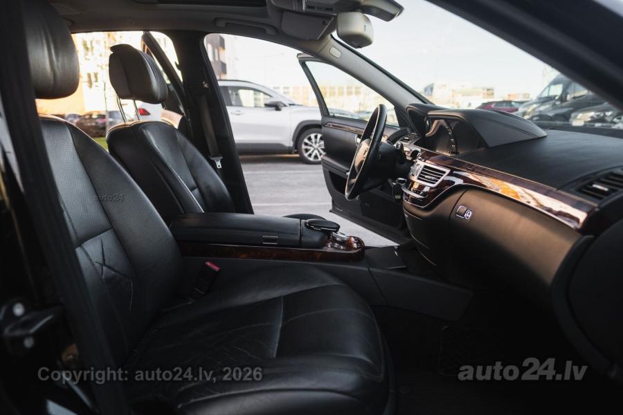 Melns Mercedes-Benz S-Class 2010 Tallina, ar dzinēja tilpumu 3.00 L un nobraukumu 394 tūkst. km par 7770 €, foto 8 vietnē AUTOMOTO.COM.LV