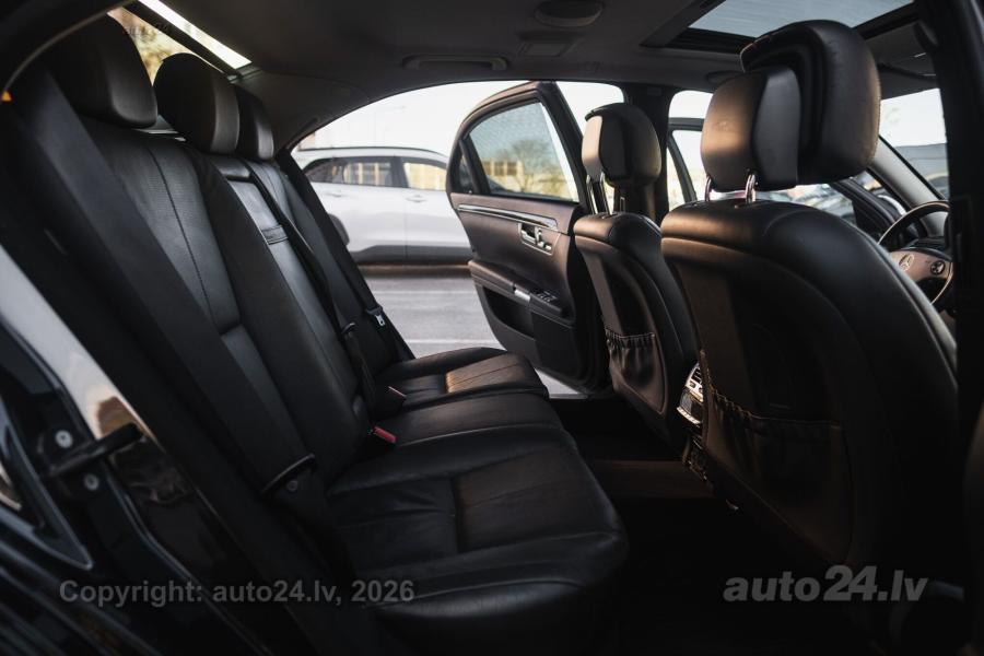 Melns Mercedes-Benz S-Class 2010 Tallina, ar dzinēja tilpumu 3.00 L un nobraukumu 394 tūkst. km par 7770 €, foto 9 vietnē AUTOMOTO.COM.LV