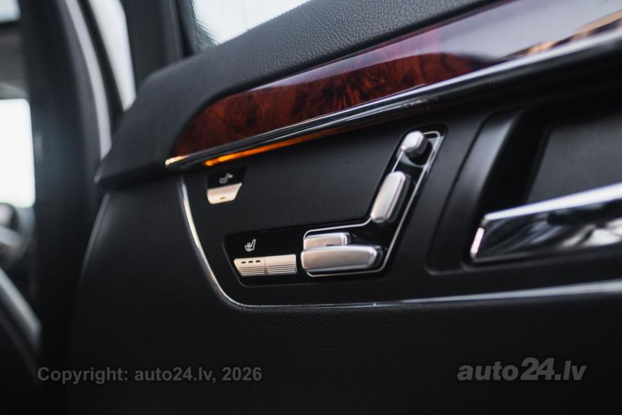 Melns Mercedes-Benz S-Class 2010 Tallina, ar dzinēja tilpumu 3.00 L un nobraukumu 394 tūkst. km par 7770 €, foto 10 vietnē AUTOMOTO.COM.LV