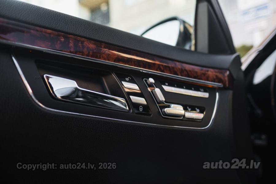 Melns Mercedes-Benz S-Class 2010 Tallina, ar dzinēja tilpumu 3.00 L un nobraukumu 394 tūkst. km par 7770 €, foto 14 vietnē AUTOMOTO.COM.LV
