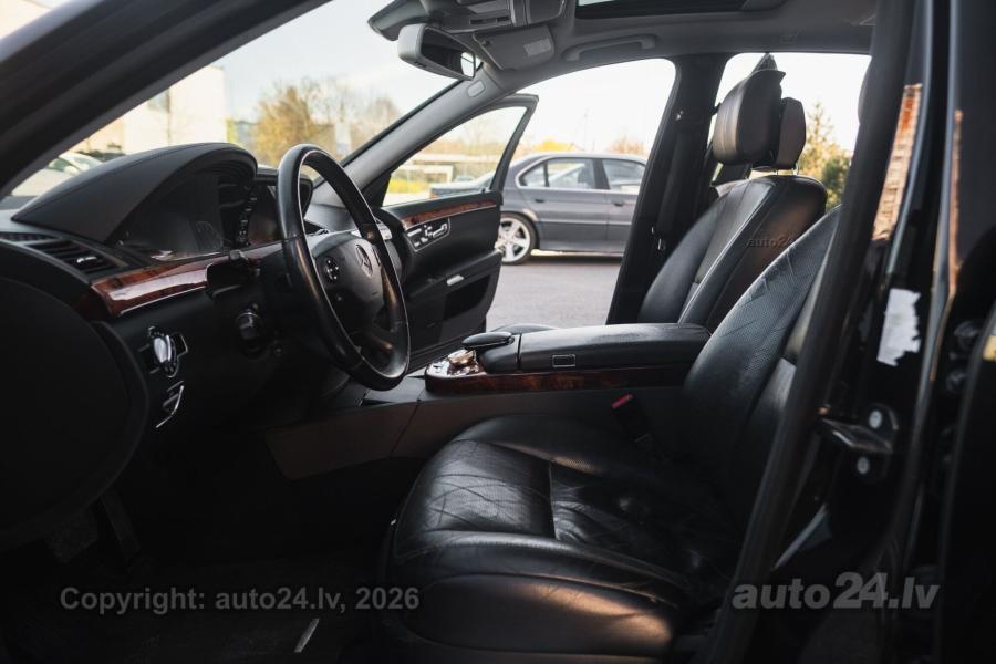 Melns Mercedes-Benz S-Class 2010 Tallina, ar dzinēja tilpumu 3.00 L un nobraukumu 394 tūkst. km par 7770 €, foto 18 vietnē AUTOMOTO.COM.LV