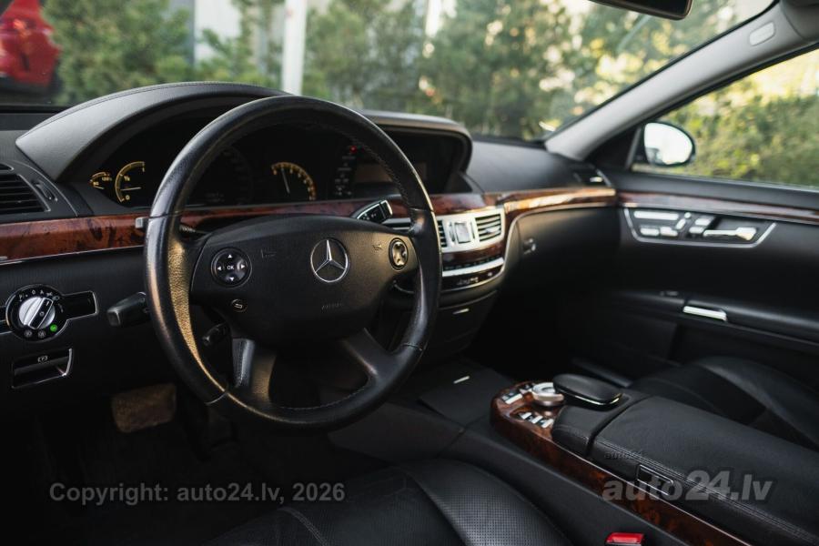 Melns Mercedes-Benz S-Class 2010 Tallina, ar dzinēja tilpumu 3.00 L un nobraukumu 394 tūkst. km par 7770 €, foto 20 vietnē AUTOMOTO.COM.LV
