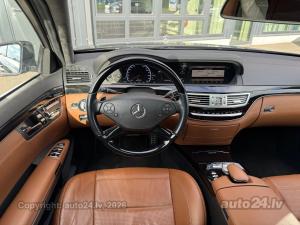 Black Mercedes-Benz S-Class 2010 in Tallinn, with an engine capacity of 5.50 L and mileage of 161 thousand km for 19995 €, photo 13 on AUTOMOTO.COM.LV