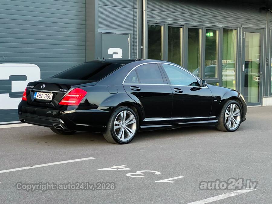 Melns Mercedes-Benz S-Class 2010 Tallina, ar dzinēja tilpumu 3.00 L un nobraukumu 300 tūkst. km par 13500 €, foto 4 vietnē AUTOMOTO.COM.LV