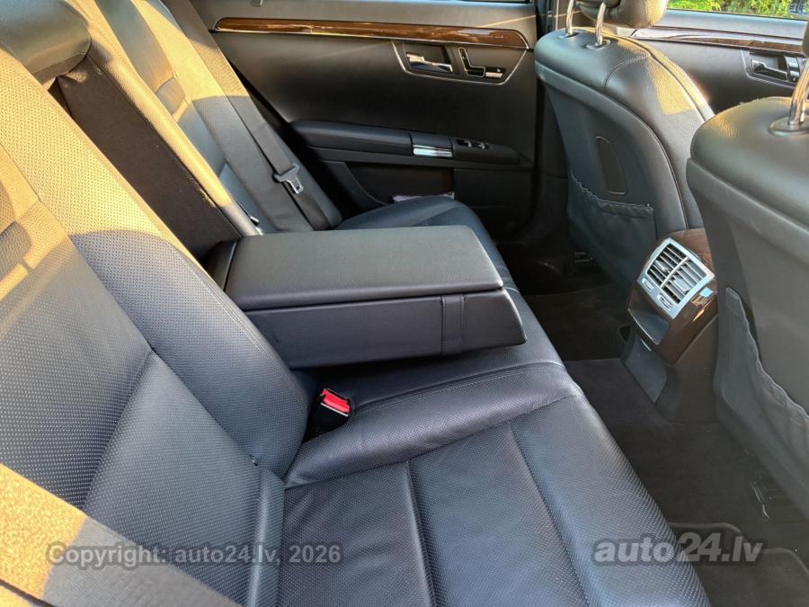 Melns Mercedes-Benz S-Class 2010 Tallina, ar dzinēja tilpumu 3.50 L un nobraukumu 206 tūkst. km par 9900 €, foto 14 vietnē AUTOMOTO.COM.LV