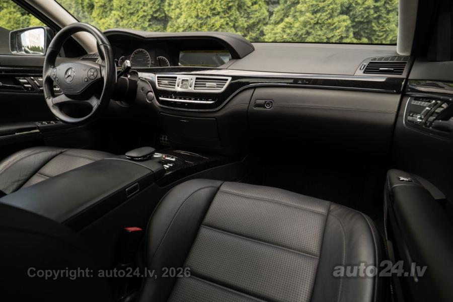 Melns Mercedes-Benz S-Class 2010 Tallina, ar dzinēja tilpumu 6.20 L un nobraukumu 159 tūkst. km par 19900 €, foto 10 vietnē AUTOMOTO.COM.LV