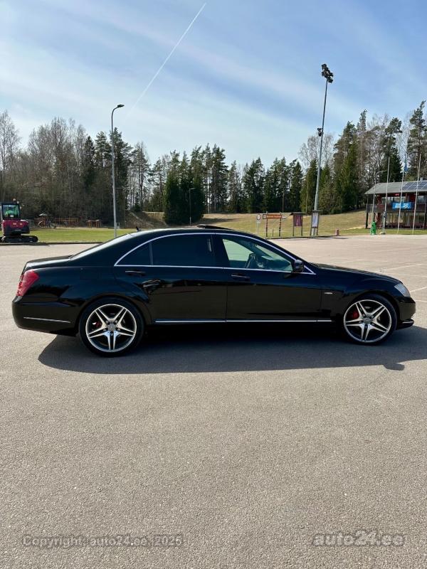 Black Mercedes-Benz S-Class 2011 in Tartu, with an engine capacity of 3.00 L and mileage of 280 thousand km for 13500 €, photo 11 on AUTOMOTO.COM.LV